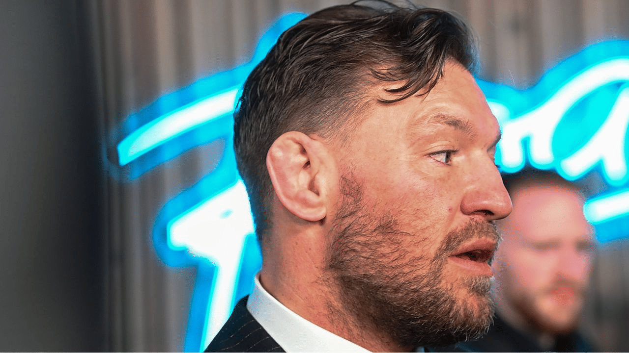 Conor McGregor Points Finger at UFC Fighter Connor Matthews for ...