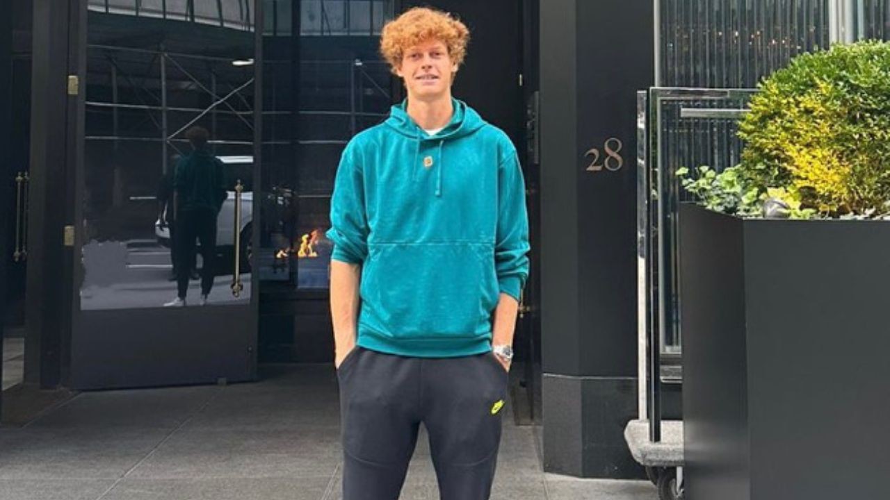 Jannik Sinner Shows His Humorous Side After Male Fan Asks Him to Sign ...