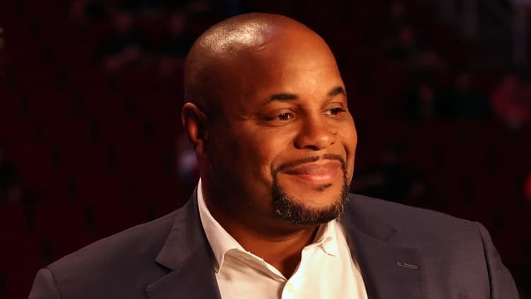 Daniel Cormier Addresses Getting Caught Eating During Commentary Says ...