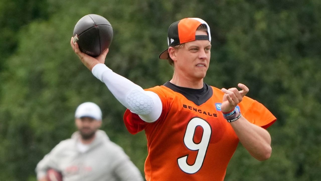 “Brett Favre Stopped Drinking Soda”: Ex-NFL QB’s Weight Changes ...