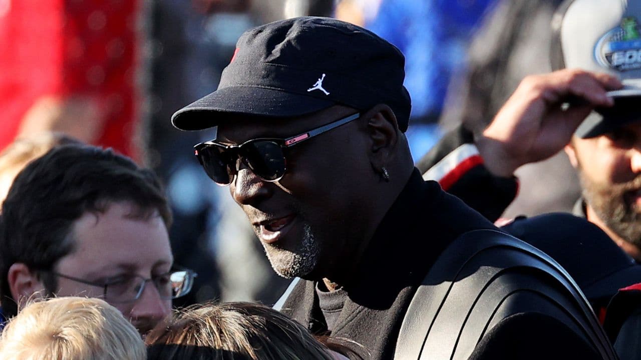 Michael Jordan Got Tricked into a Cheeky Handshake Upon Buying a Chevy ...