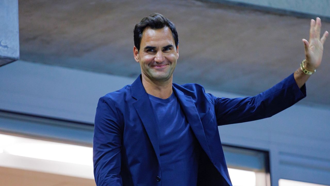 Roger Federer Makes Fans Nostalgic With His Reaction to Danill Medvedev ...