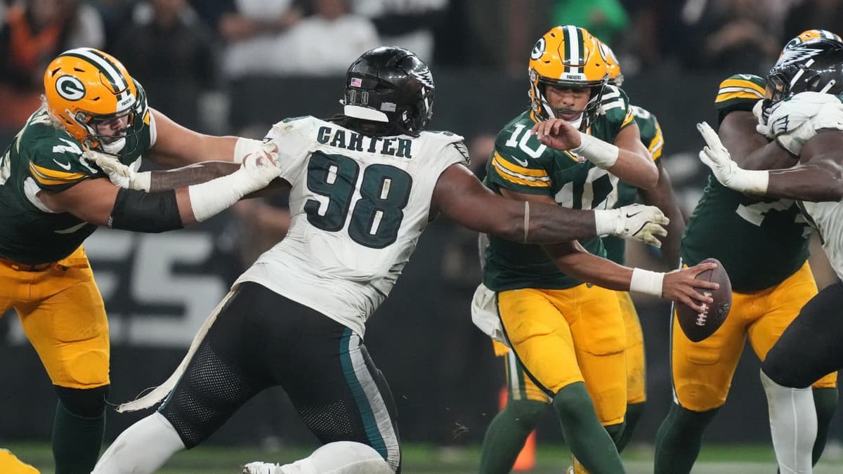 Why NFL Reporters Asked Their Wives to Tweet Updates for the Eagles vs ...