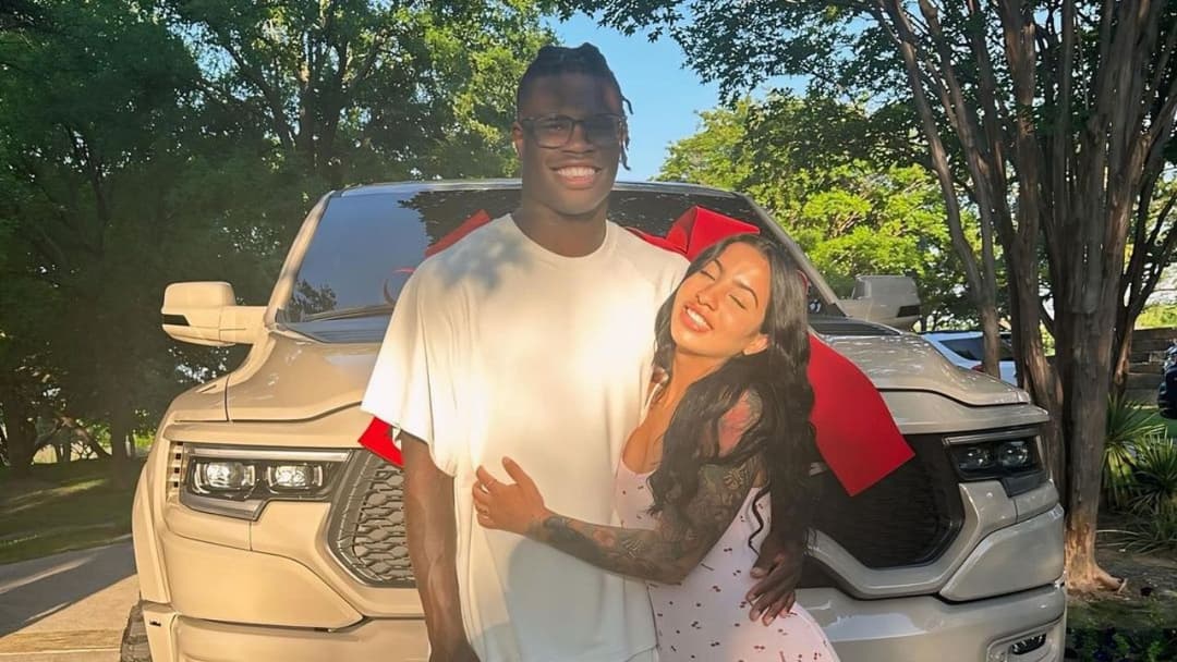 Travis Hunter's Secret Sauce — "Staying Home & Chilling With Girlfriend ...