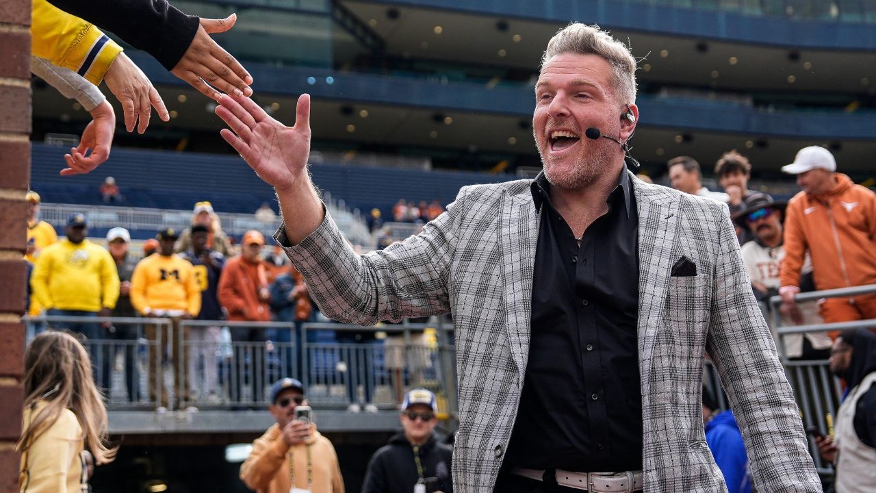 YouTuber Diligently Trains His Girlfriend in an Attempt to Win Pat ...