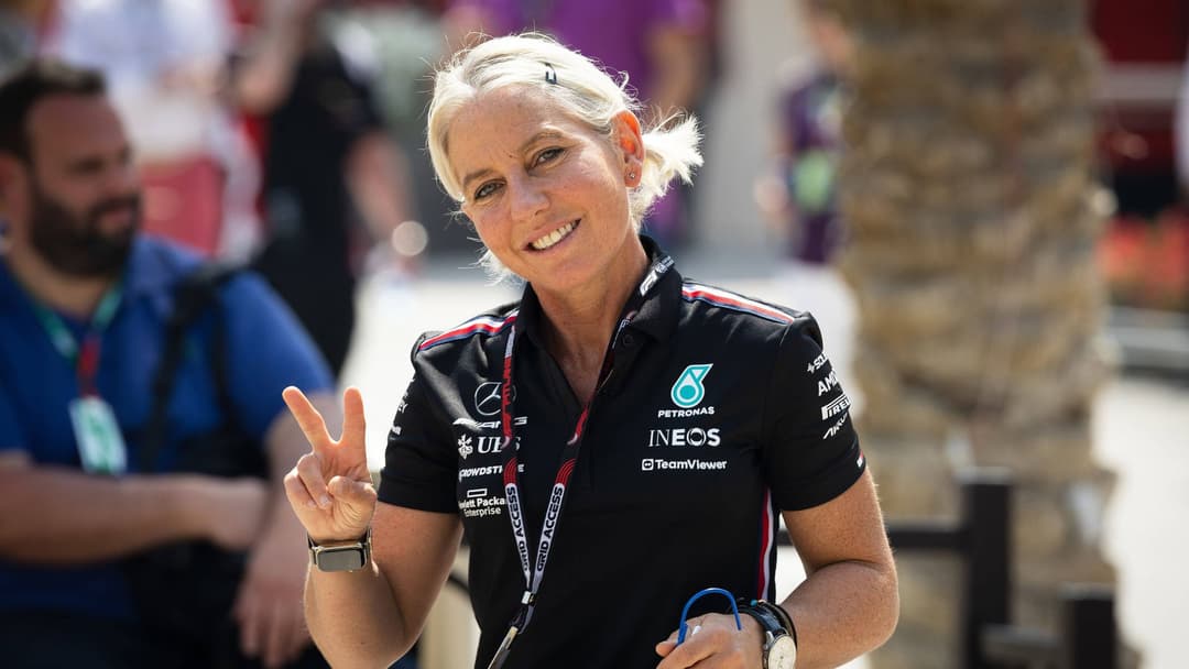 Where Will Angela Cullen Stay In Italy While Working With Lewis ...