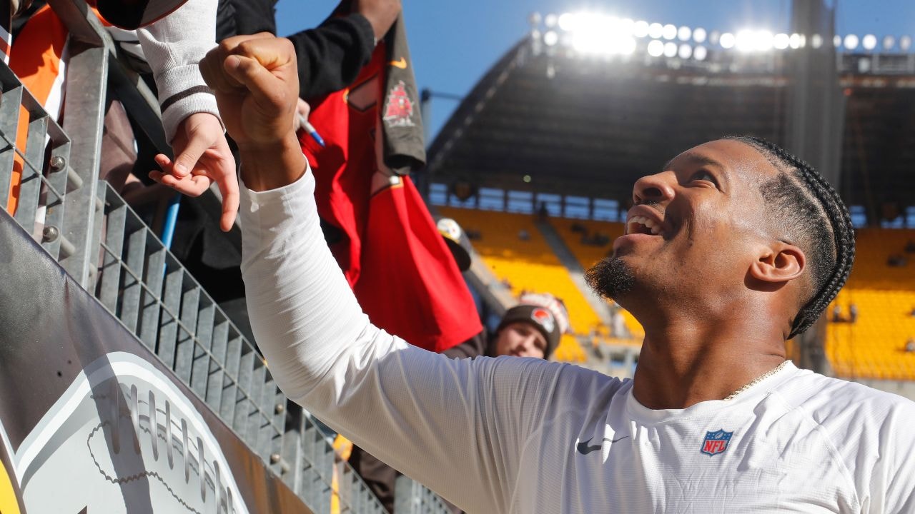 “Fox Sports Should Hire You Full Time”: NFL Fans Are Absolutely Loving ...