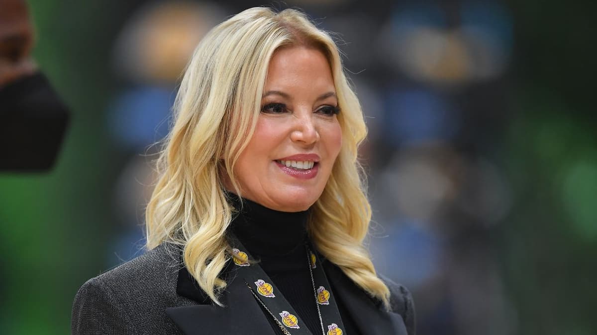 Is Running Point's Isla Gordon Based on Lakers Owner Jeanie Buss? - The ...