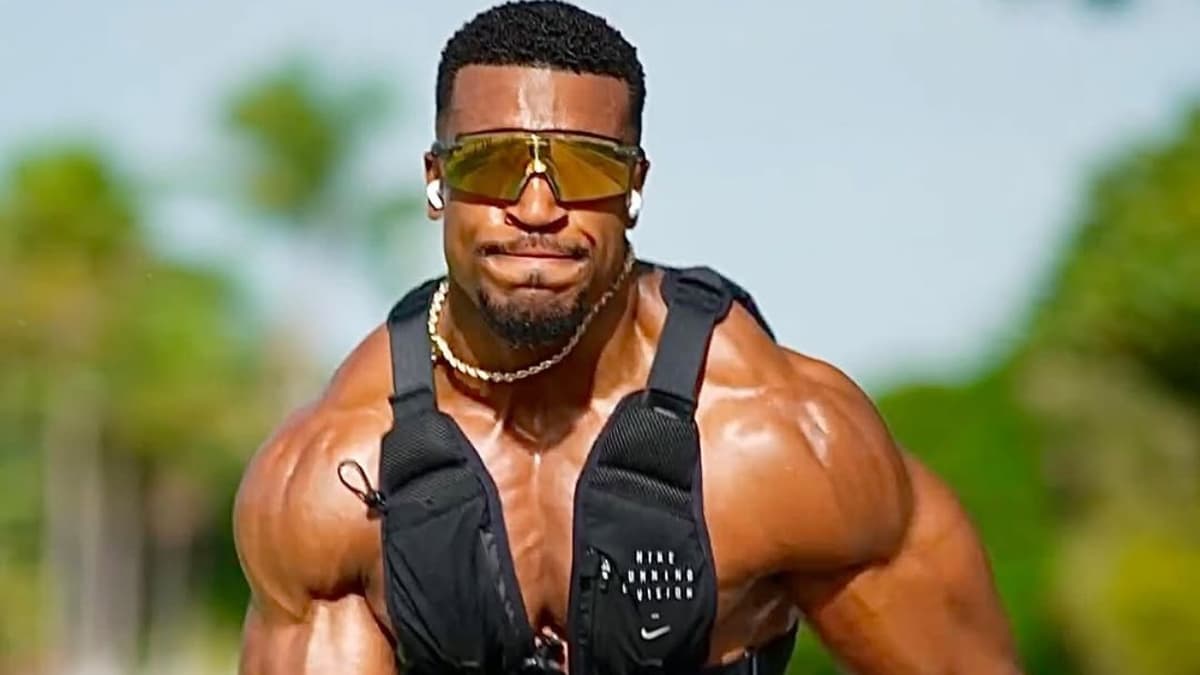 “Ran a 4.4 and Benched 400”: Football Fans React After Influencer ...