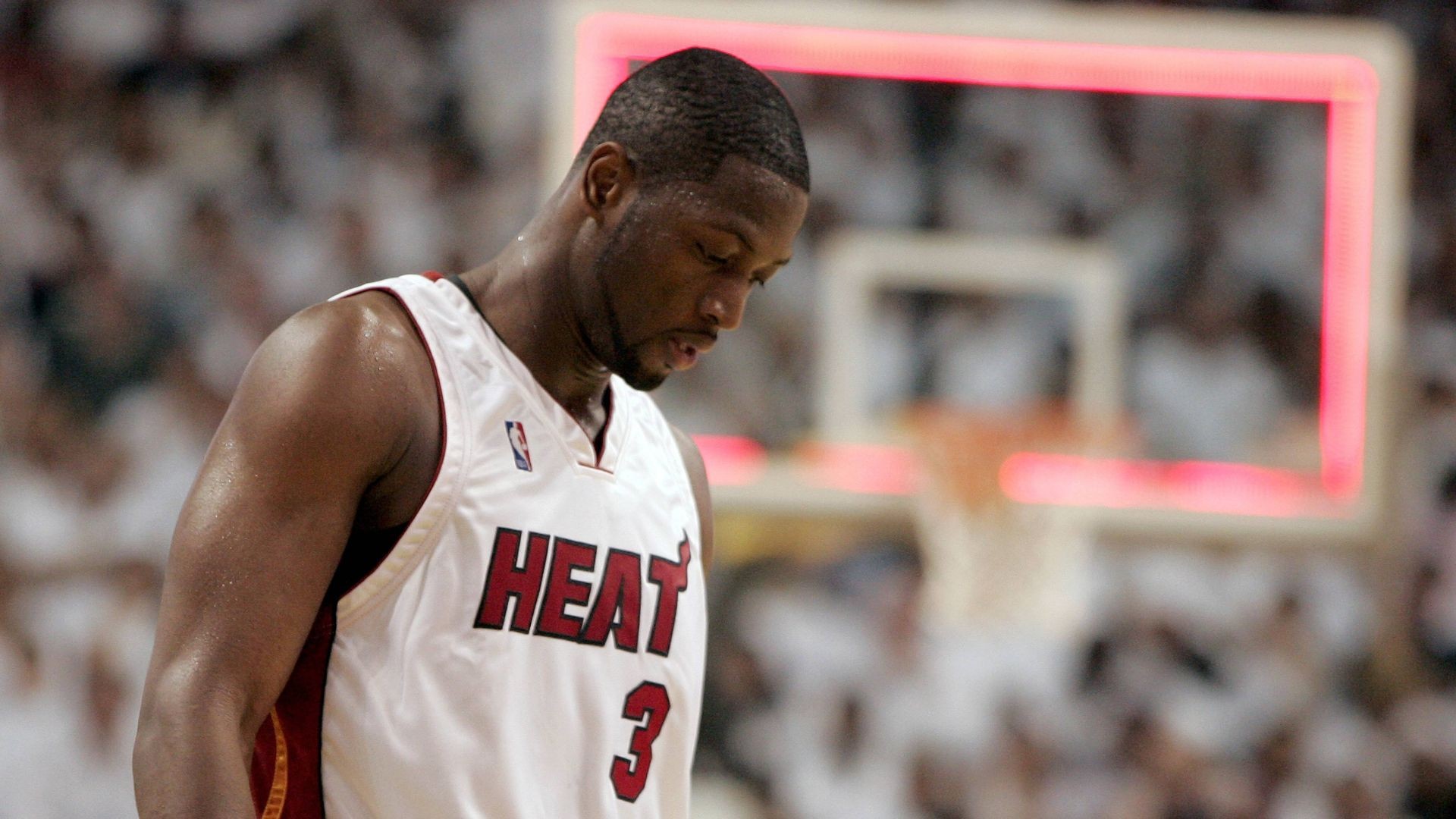 “This Sucks”: Abandoning Selfish Goals, Dwyane Wade Opens Up on Chasing ...