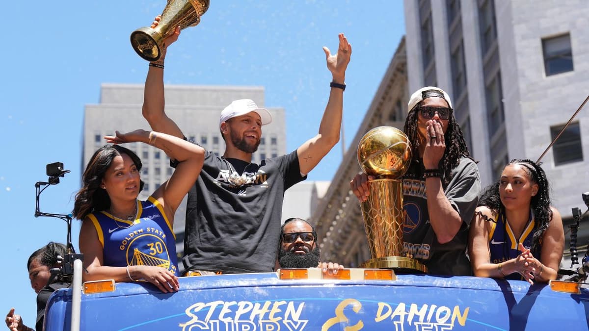 Steph Curry Shocked Damion Lee After Revealing Dell Curry's 'Secret ...
