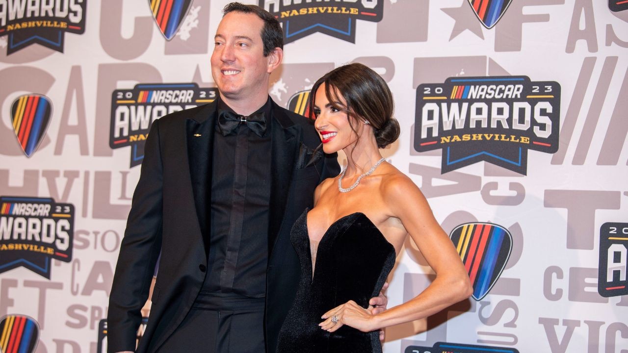 "Those Hats Are Cracking Me Up": Samantha Busch & Gang’s Hilarious ...