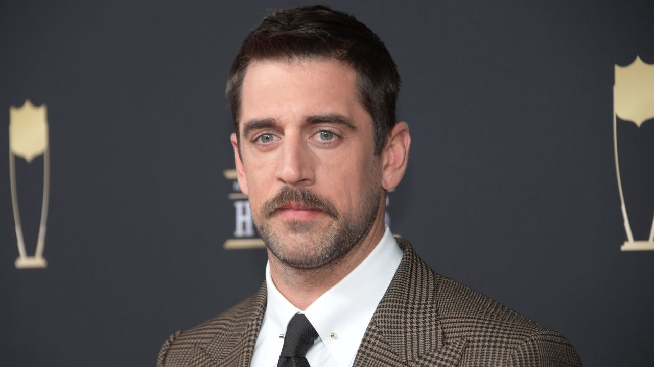 Why Does Aaron Rodgers Use Wired Earphones and Avoid Using Bluetooth or ...