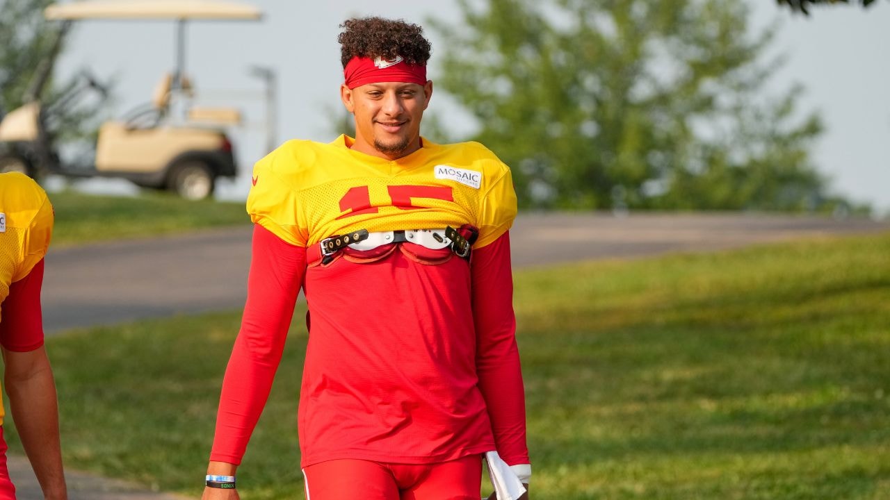 “I Don’t Pay for Abs”: John Middlekauff Defends Patrick Mahomes After ...