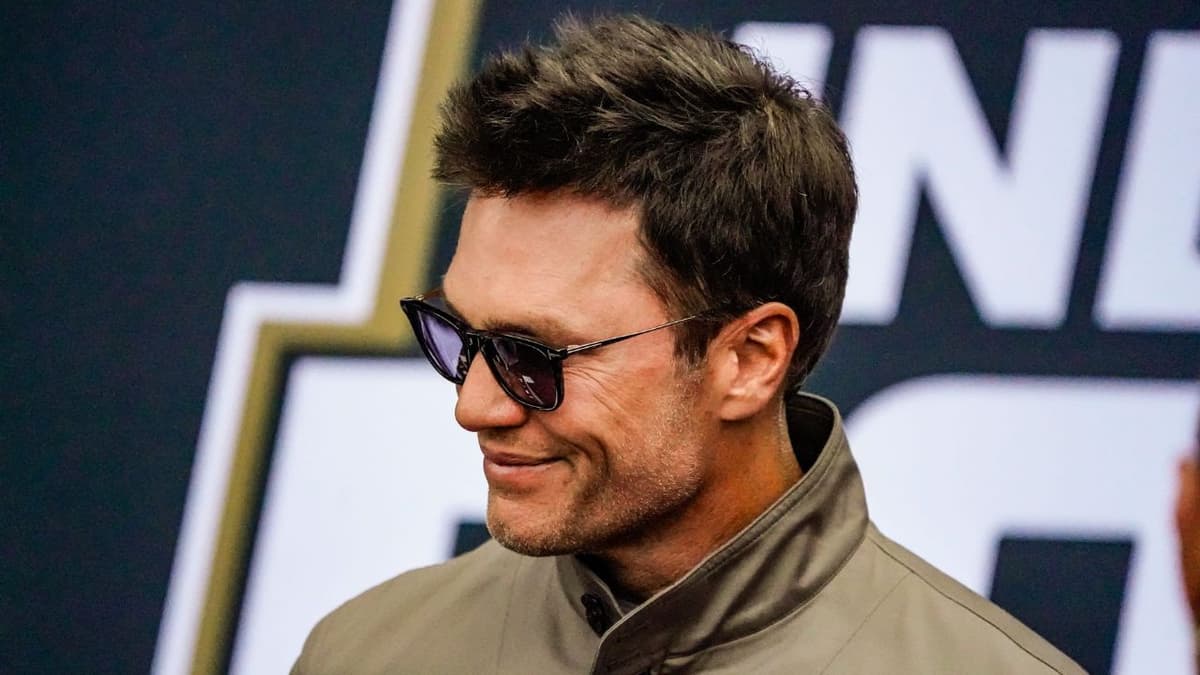 "Artificial Tom Brady is Like Gronk": Fans Go Crazy as TB12 Drops a ...