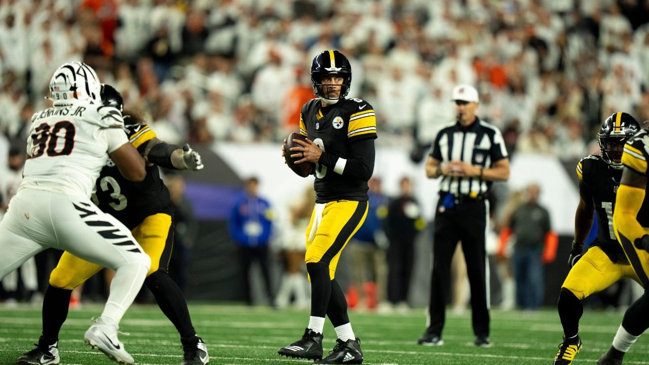 Defeated Aaron Rodgers Denies ‘Miscommunication’ With D.K. Metcalf Over ...