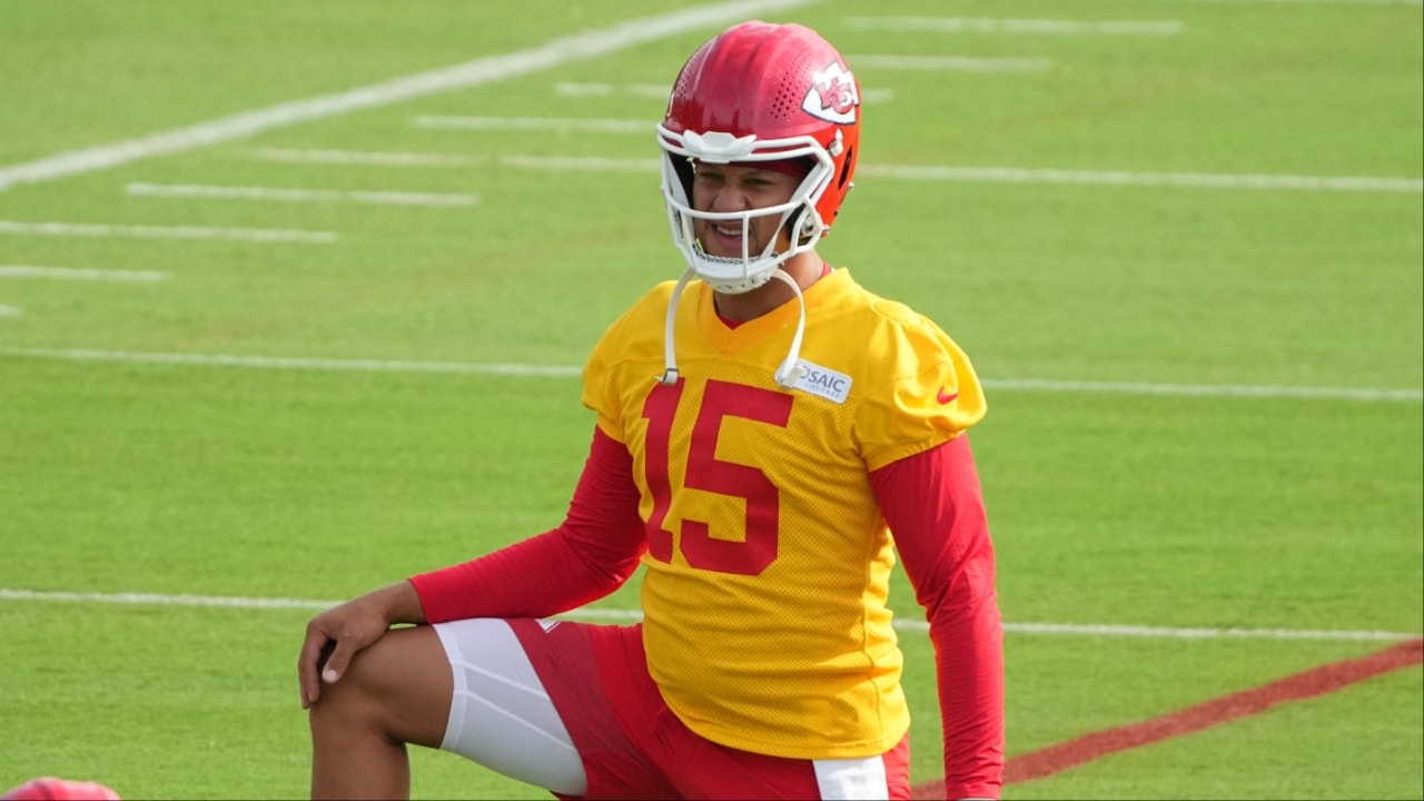 Fact Check: Has Patrick Mahomes Already Started Running 6 Days After ...