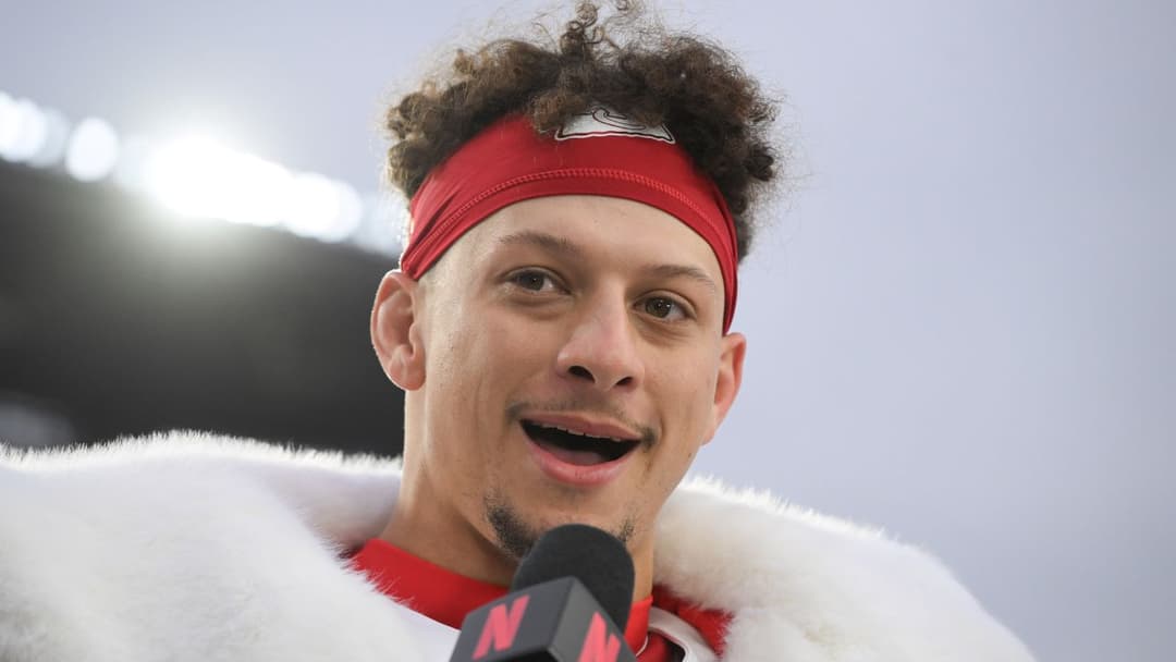 Patrick Mahomes Becomes Santa for His Wide Receivers and O-Linemen ...