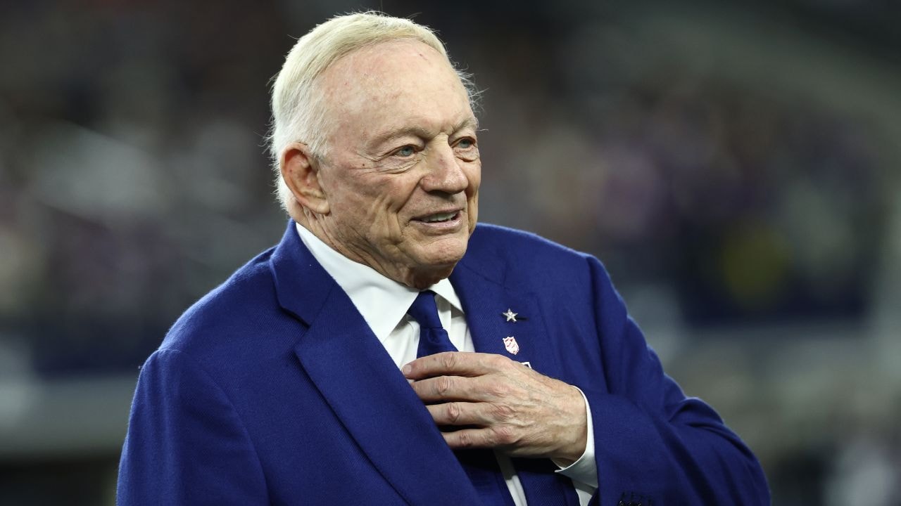 “We Were Not Aware of Your Game”: Derek Carr Lauds Jerry Jones for ...